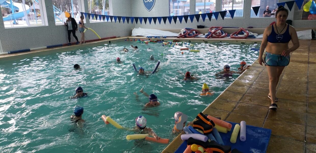 NATACIÓN | Festejos por el día del niño en nuestra Climatizada | Club ...